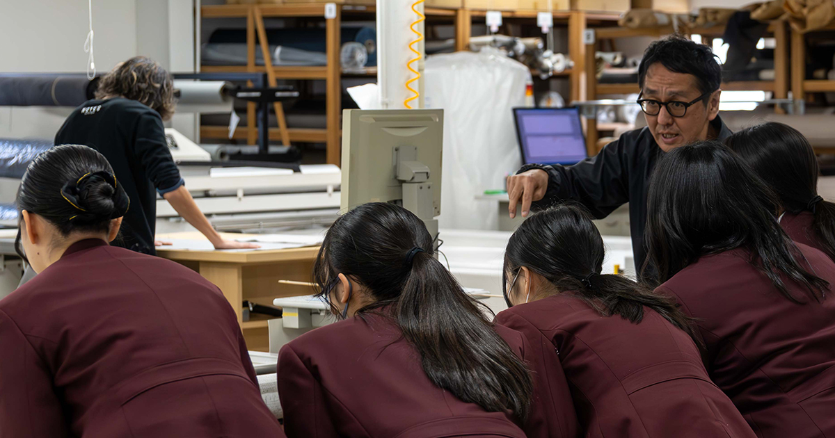 工場見学「名古屋経済大学市邨高等学校」 | 国産ソファブランド NOYES